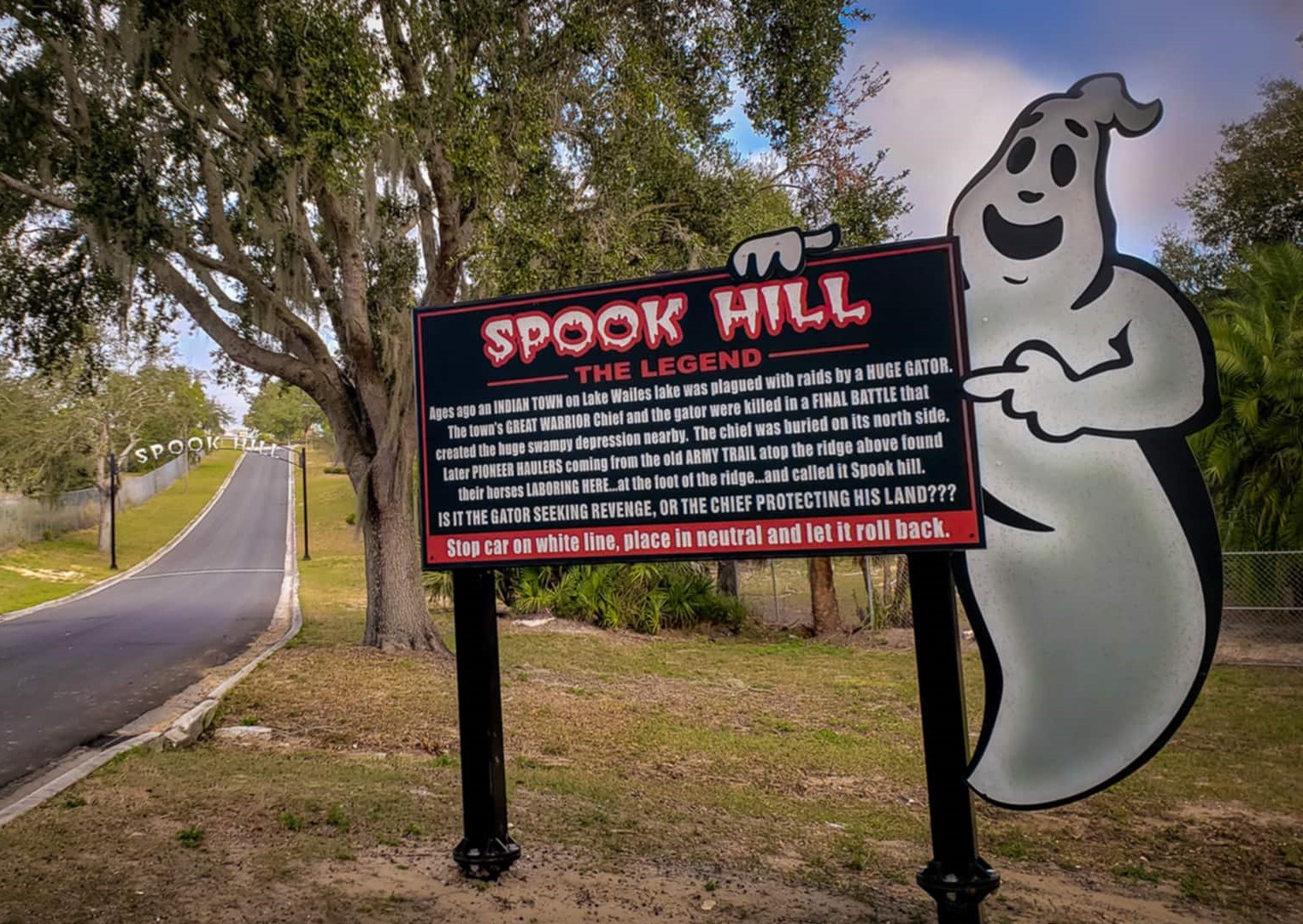 À Lake Wales en Floride Spook Hill défie la gravité. Voici la légende
