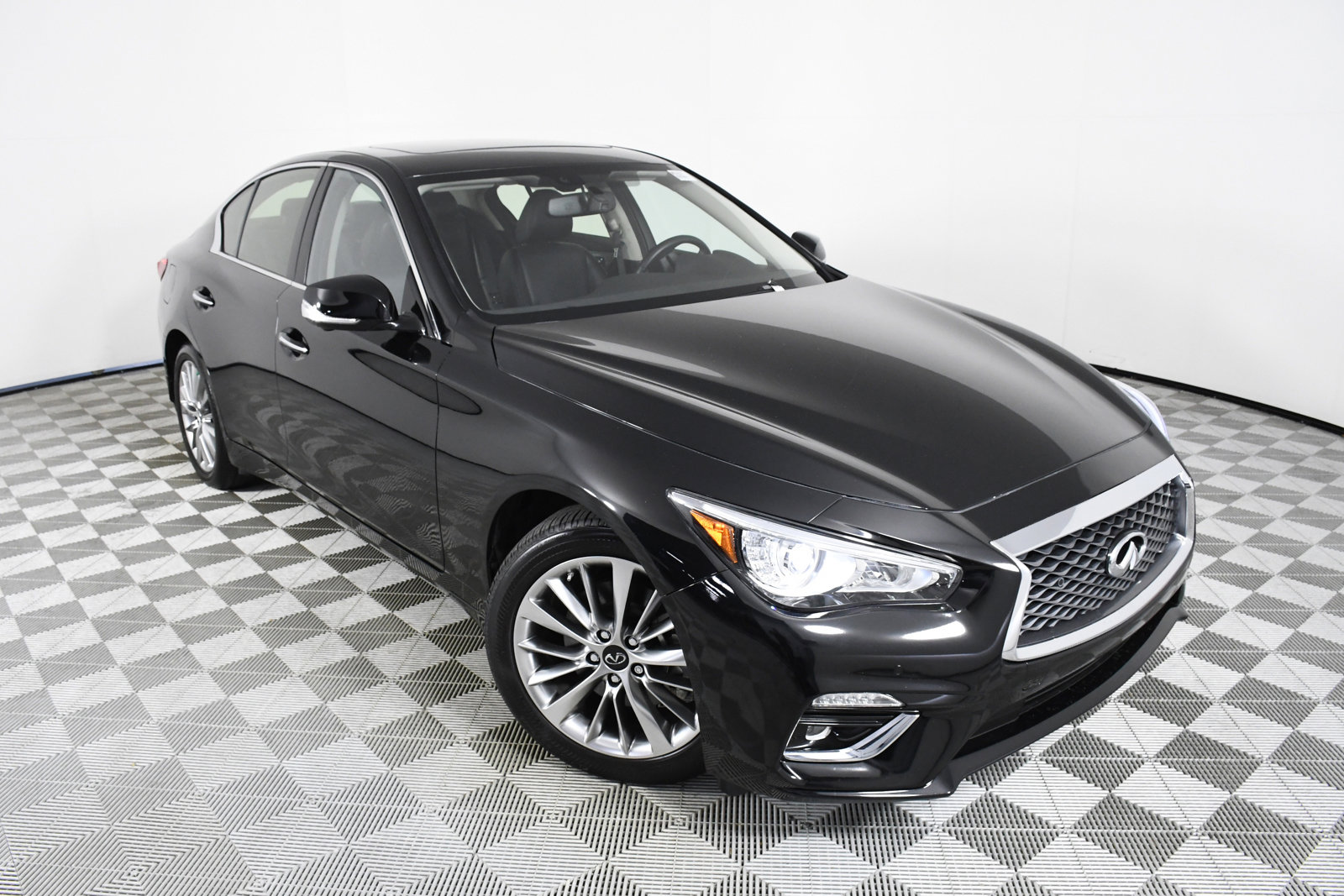 2022 Infiniti Q50 White