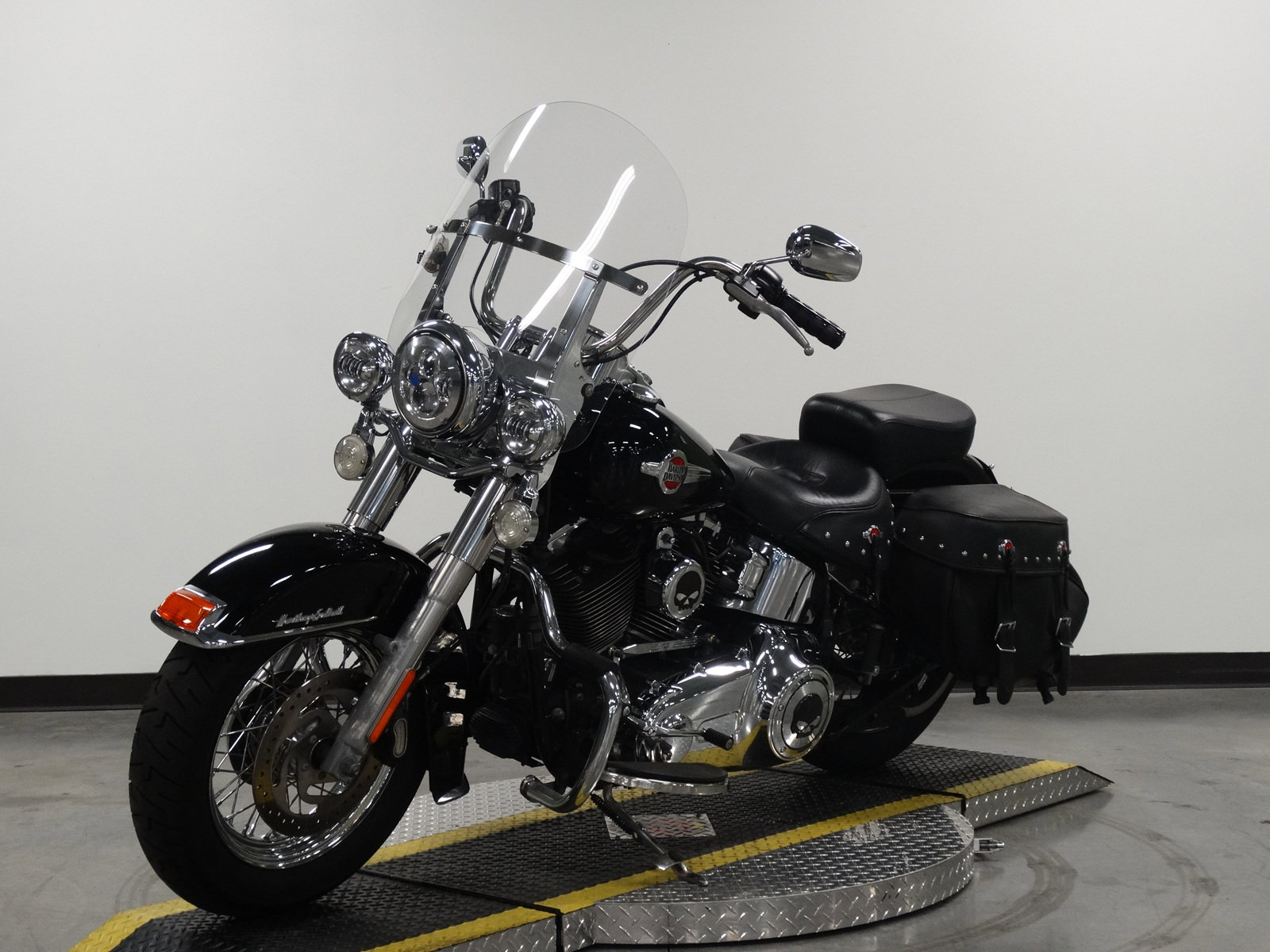 Pre Owned 2017 Harley Davidson Softail Heritage Classic Flstc Softail