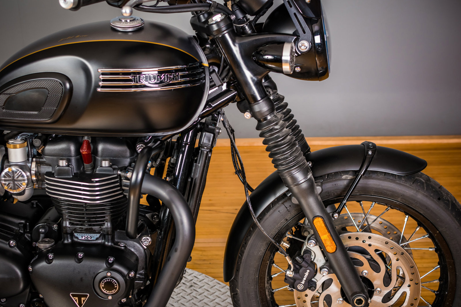 Pre-Owned 2022 Triumph Bonneville Cruiser in #WAW7127 | PowersportsDirect
