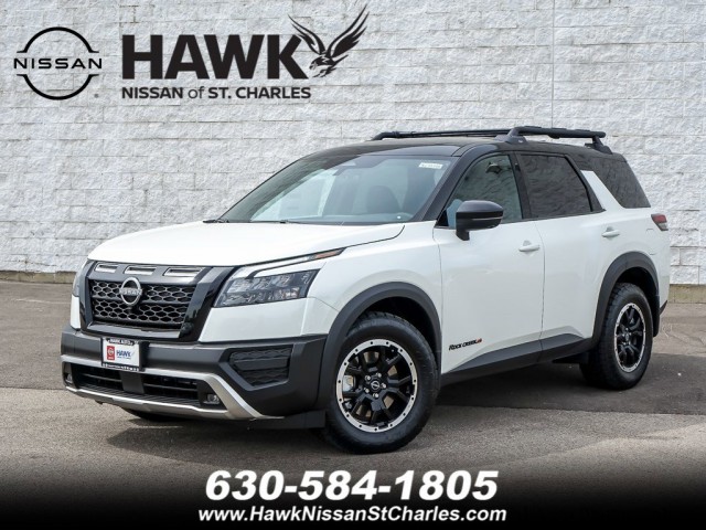 2023 Nissan Pathfinder vs Chevrolet Traverse | Interior, Safety ...