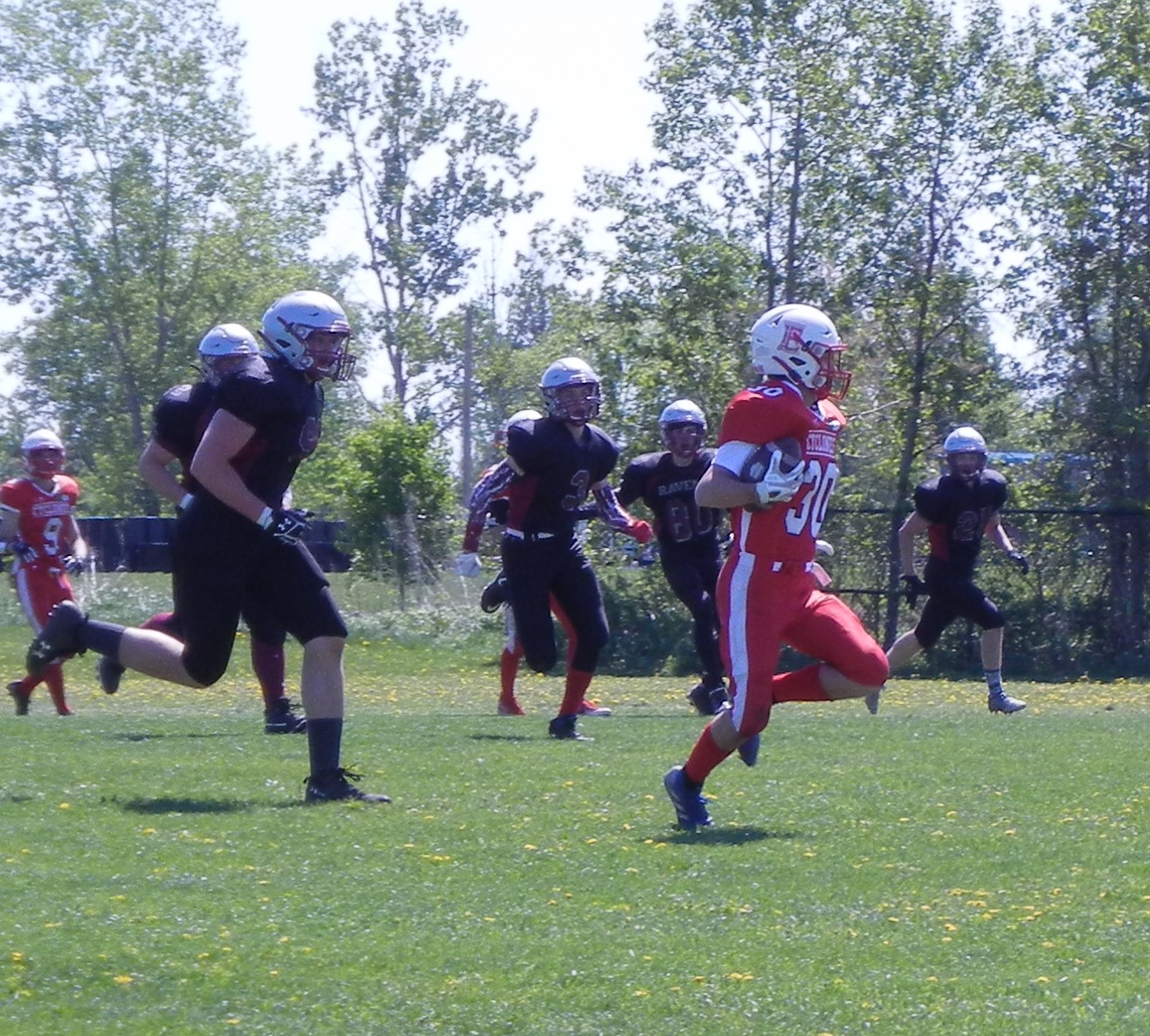 Russell Ravens pull off win against Cyclones - Édition André Paquette