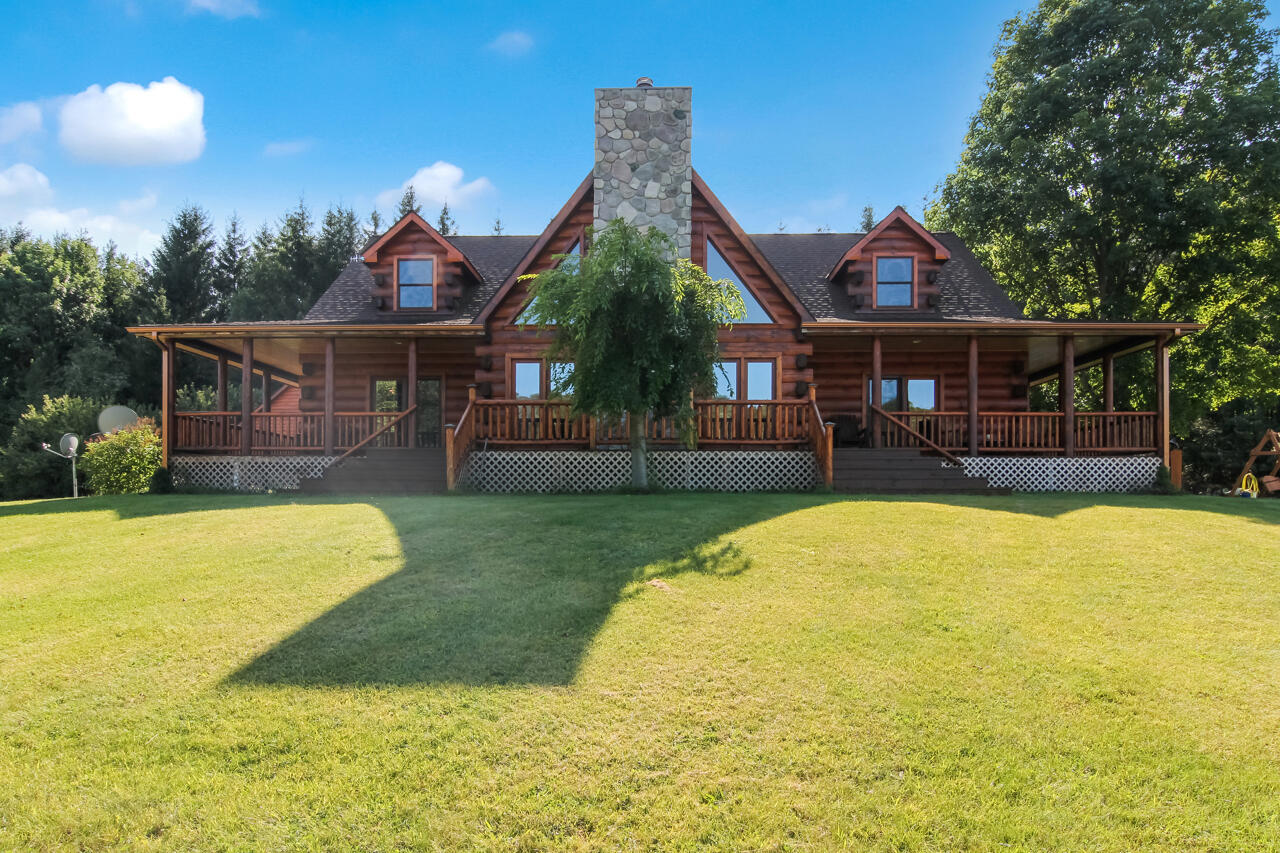 6 Fantastic Log Homes On The Market - Haven Lifestyles