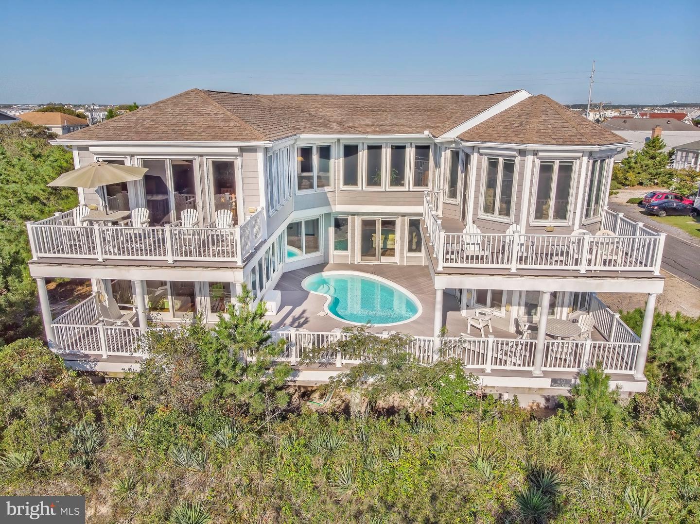 6 Incredible Properties with Striking Water Views - Haven Lifestyles