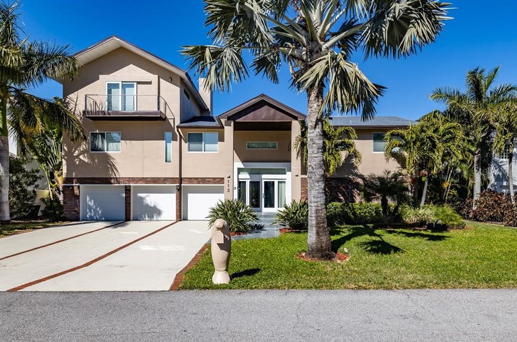 7 Breathtaking Homes on the Market with Waterfront Views - Haven Lifestyles