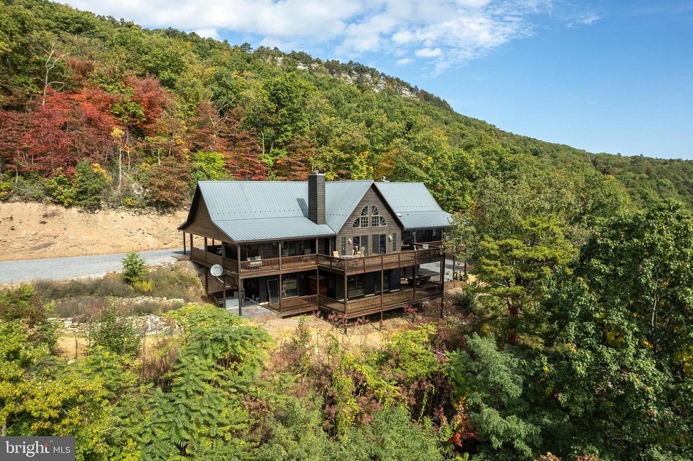 5 Incredible Properties On The Market With At Least 100 Acres of Land ...
