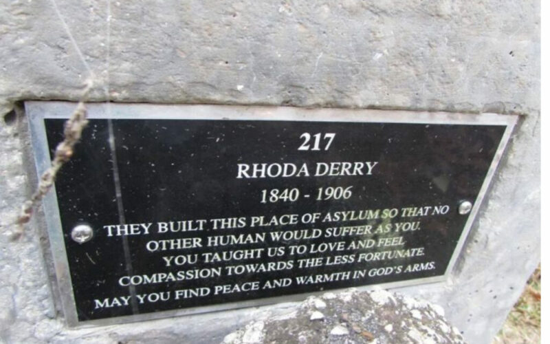 Rhoda Derry fue torturada porque pensaron que estaba poseída