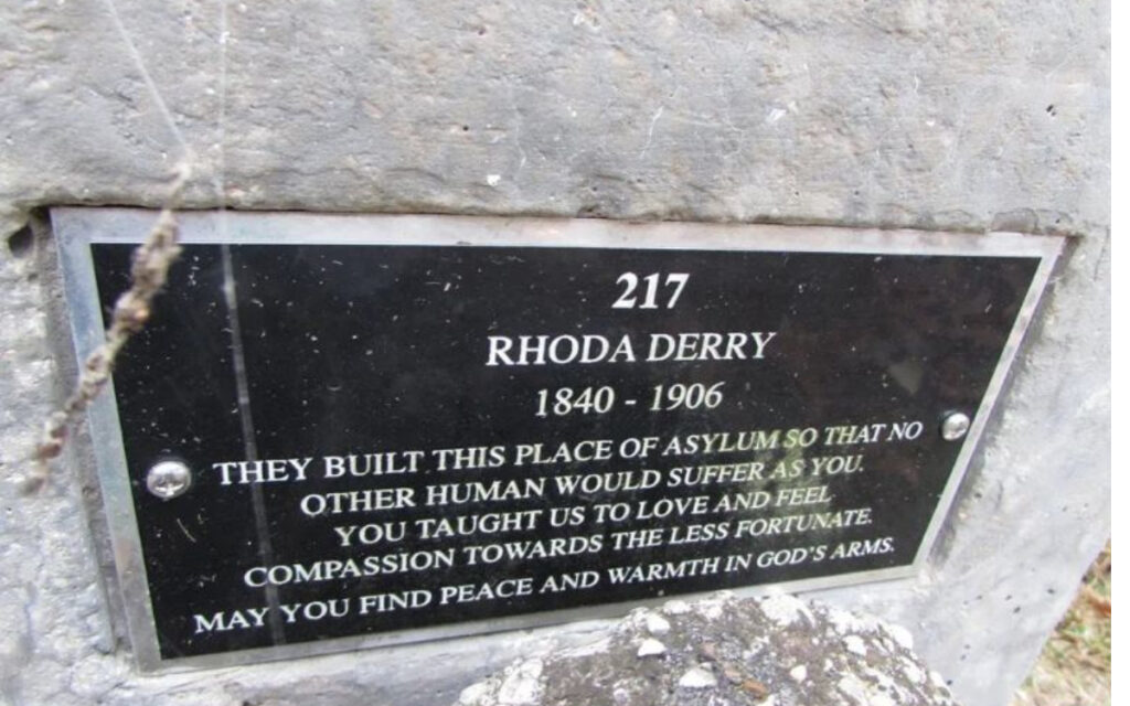 Rhoda Derry fue torturada porque pensaron que estaba poseída