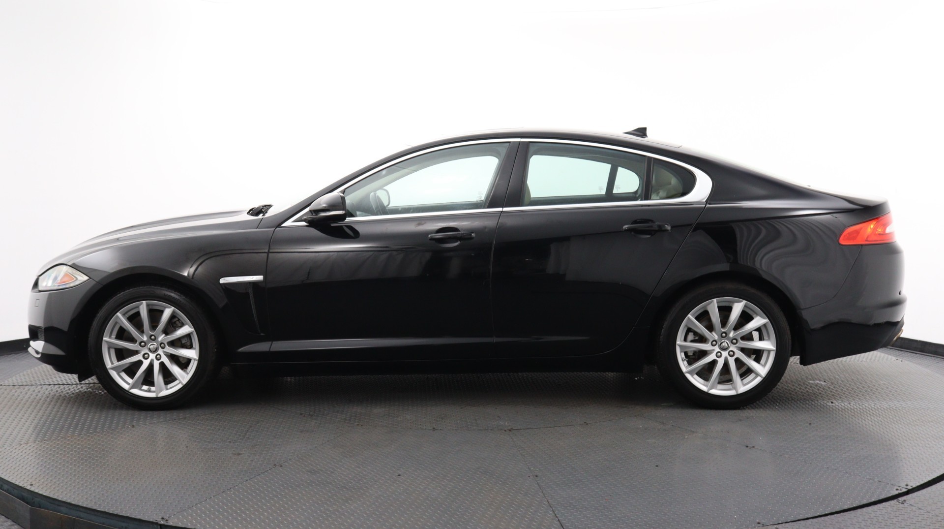Used 2013 JAGUAR XF I4 RWD for sale in MIAMI | 129725