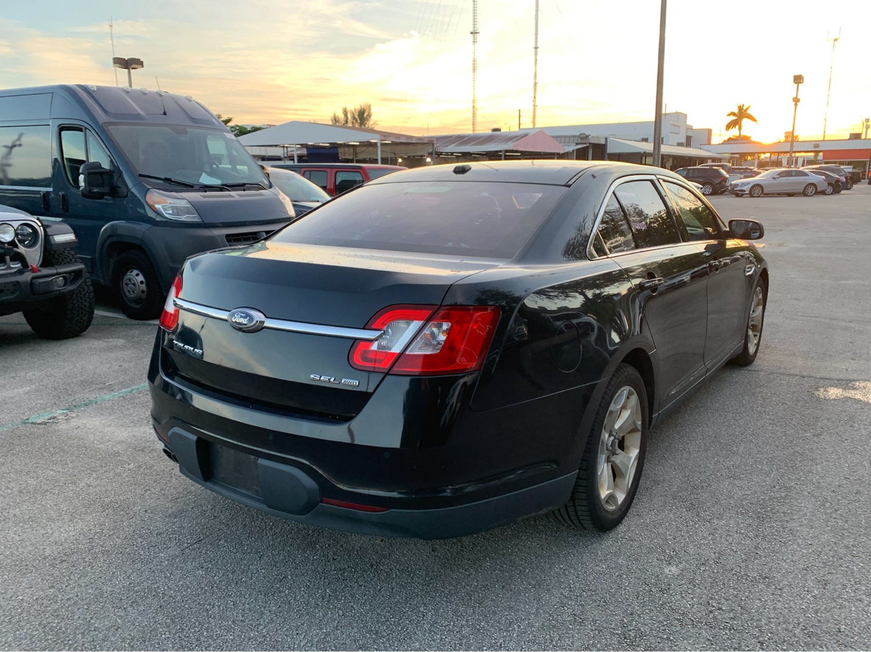 Used 2011 FORD TAURUS SEL for sale in MIAMI | 130035