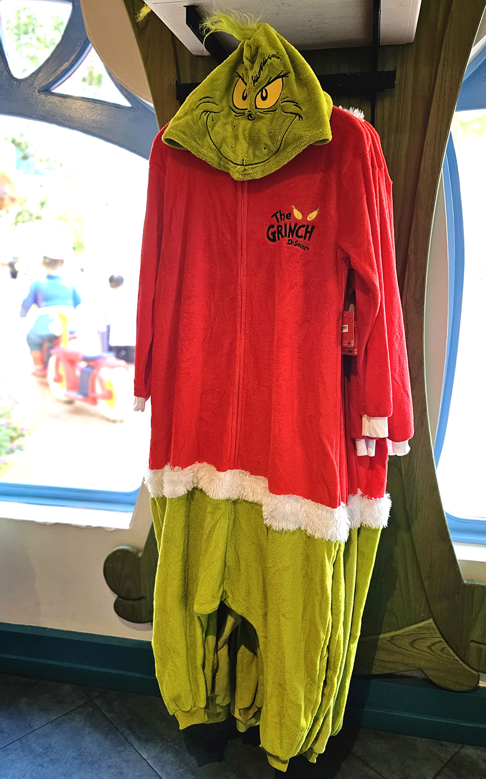 Universal Studios Parks The Grinch Santa Red and Green Sleepwear Suit ...