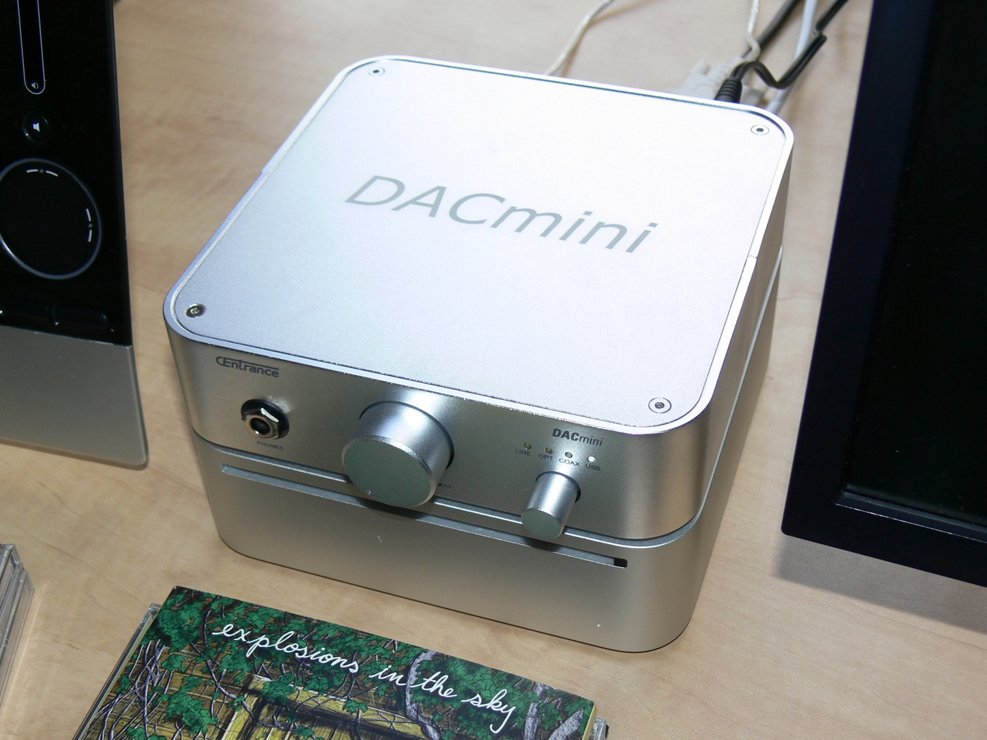 First Look & Listen: CEntrance DACmini CX DAC/Headphone Amplifier - The ...