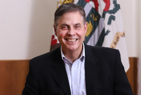 (Video) Alcalde de San Fernando Pablo Silva votó en el Liceo Neandro Schilling y se refiere al ...