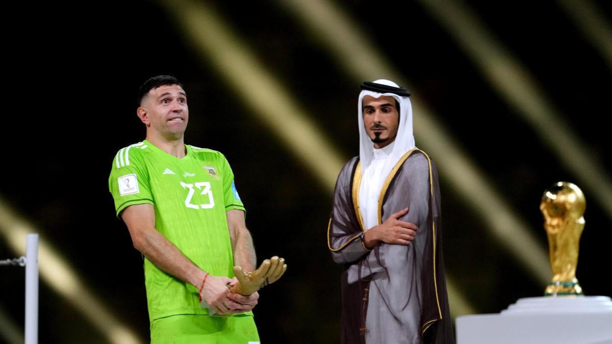 La explicación del "Dibu" Martínez a su obsceno gesto en premiación