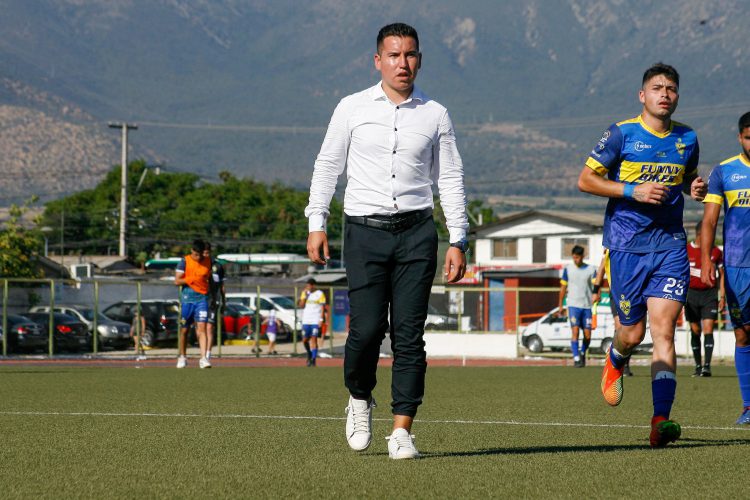 Técnico de Deportes Rengo tras la hazaña en Copa Chile: Técnico de Deportes Rengo tras la hazaña en Copa Chile: