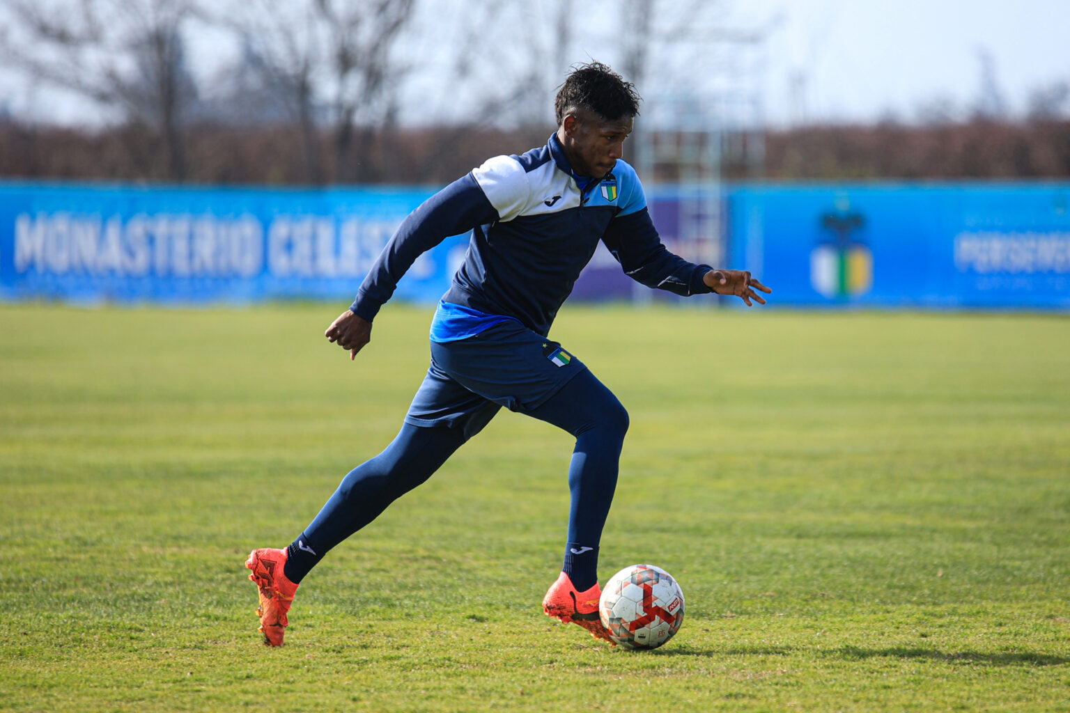 Yorman Zapata ya viste de celeste: O'Higgins oficializó la llegada del delantero colombiano