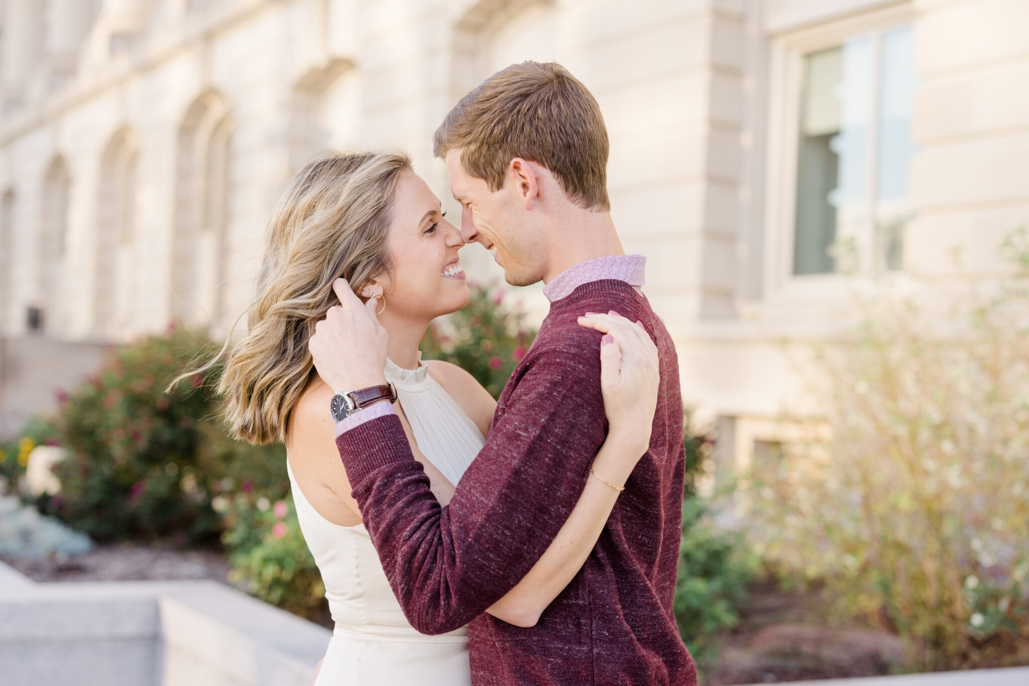 Downtown Des Moines Engagement Session | Jennifer Weinman Photography