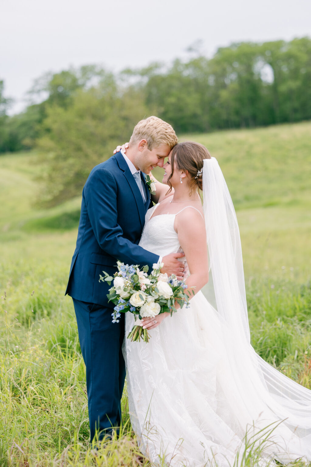 Preppy Chic Cedar Rapids Country Club Wedding | Jennifer Weinman