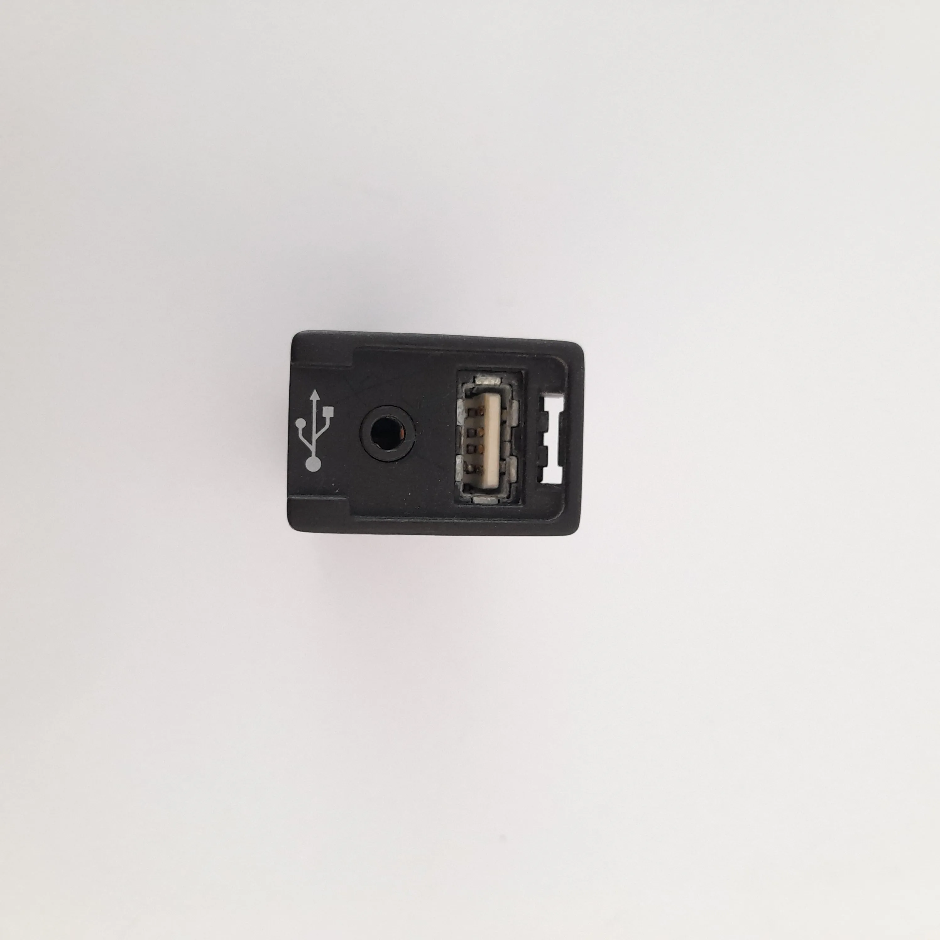 Conector interruptor USB Da Hilux SW4 SRX 2.8 2017 | Tumbo - Peças ...