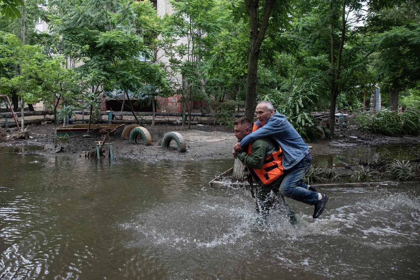 How volunteers in Ukraine are helping civilians reach safety | NationofChange