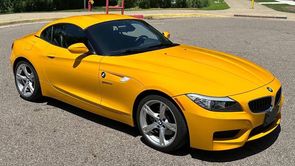 You Need This: Six-speed manual, yellow-over-yellow BMW Z4 | News ...