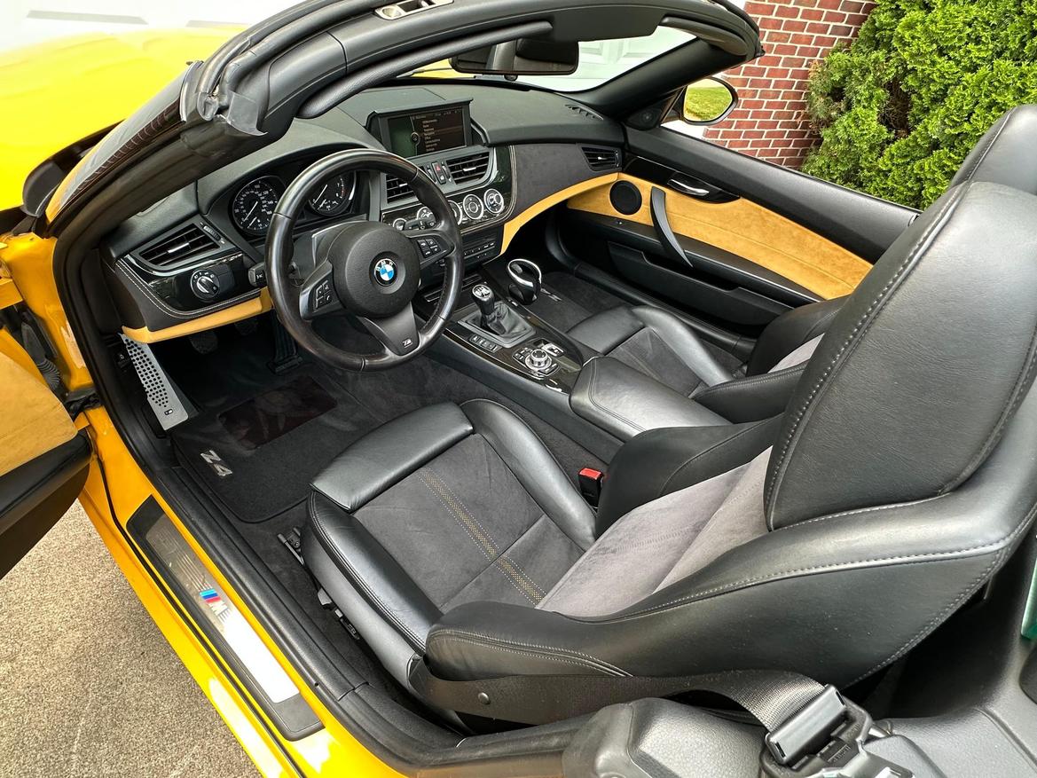 You Need This: Six-speed manual, yellow-over-yellow BMW Z4 | News ...