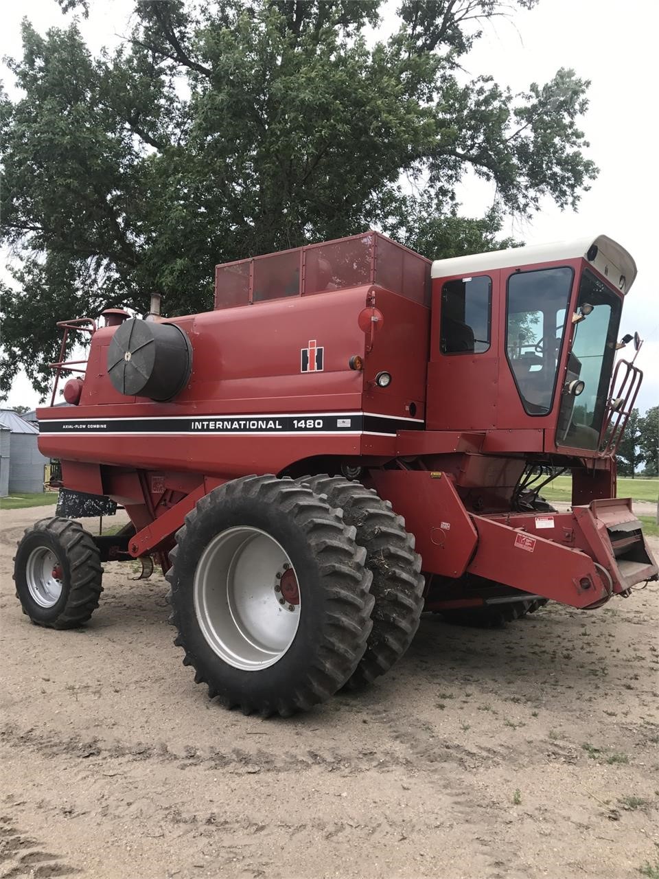 Very well taken care of IH 1480 combine with radial duals - General IH ...