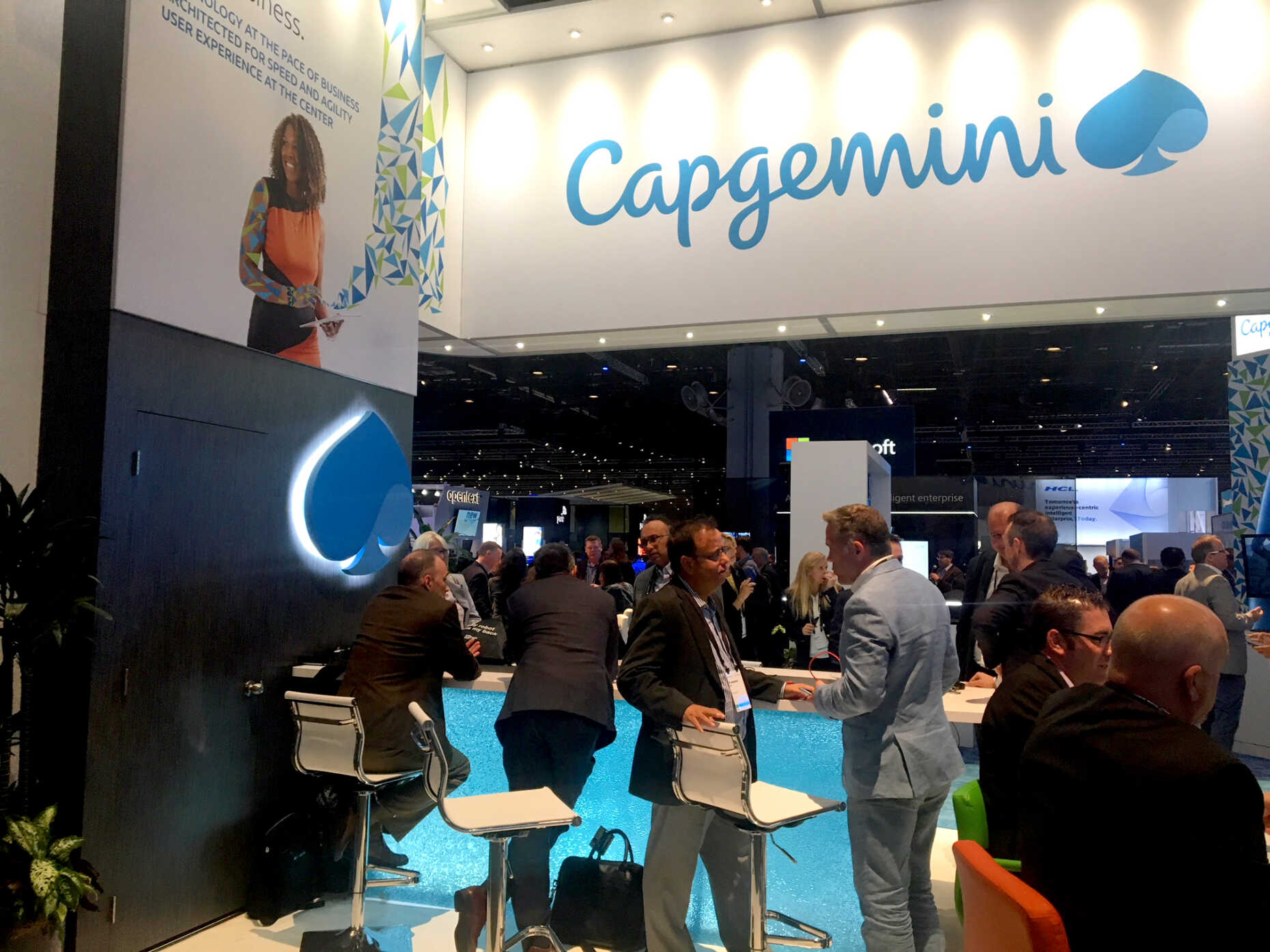 Capgemini exhibited in a beautiful bright booth, with lots of color ...