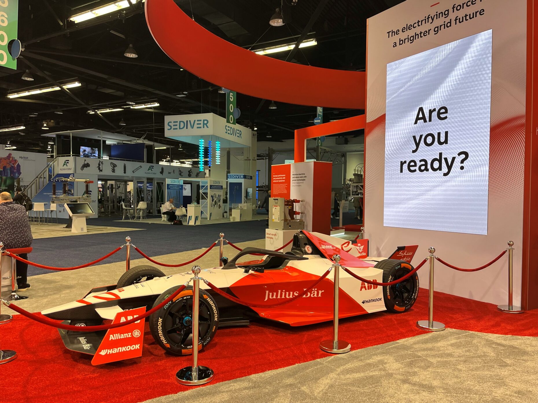 Rogers Helps Industry Pioneers Energize the Show at IEEE 2024