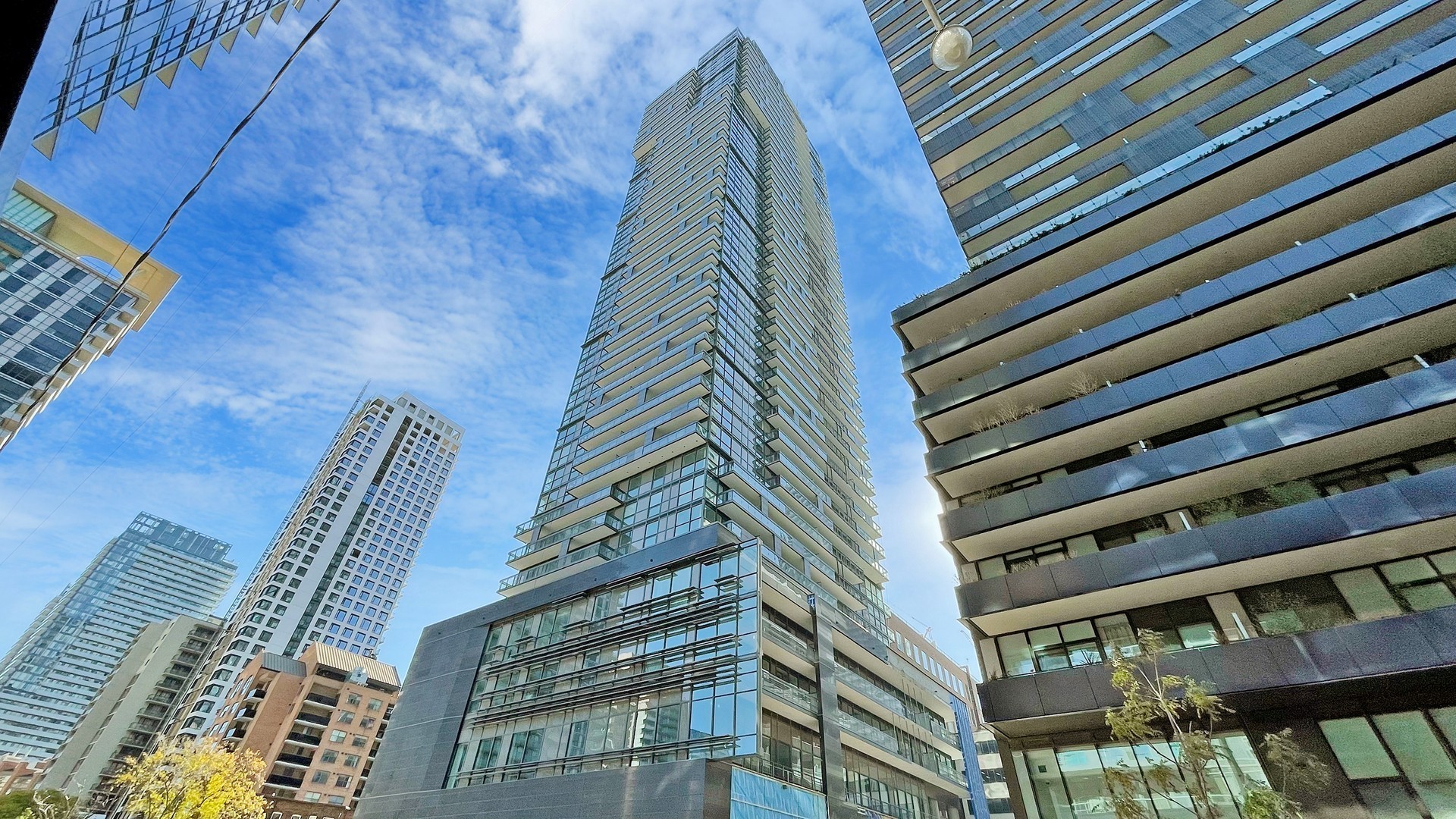 4301-39 Roehampton Avenue, Toronto | winsold.com