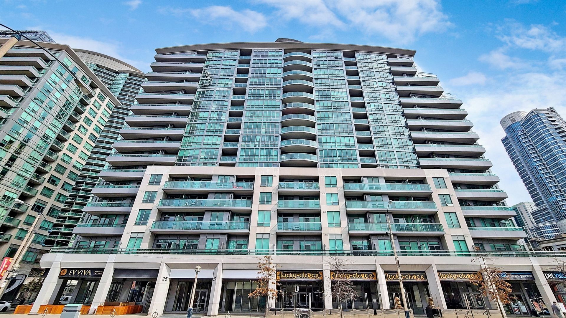 1012-25 Lower Simcoe Street, Toronto | winsold.com